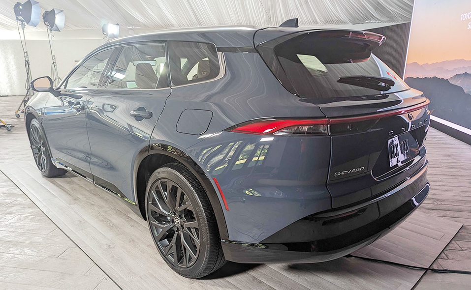 2025 Toyota Crown Signia two-row crossover replacing Venza | Automotive ...