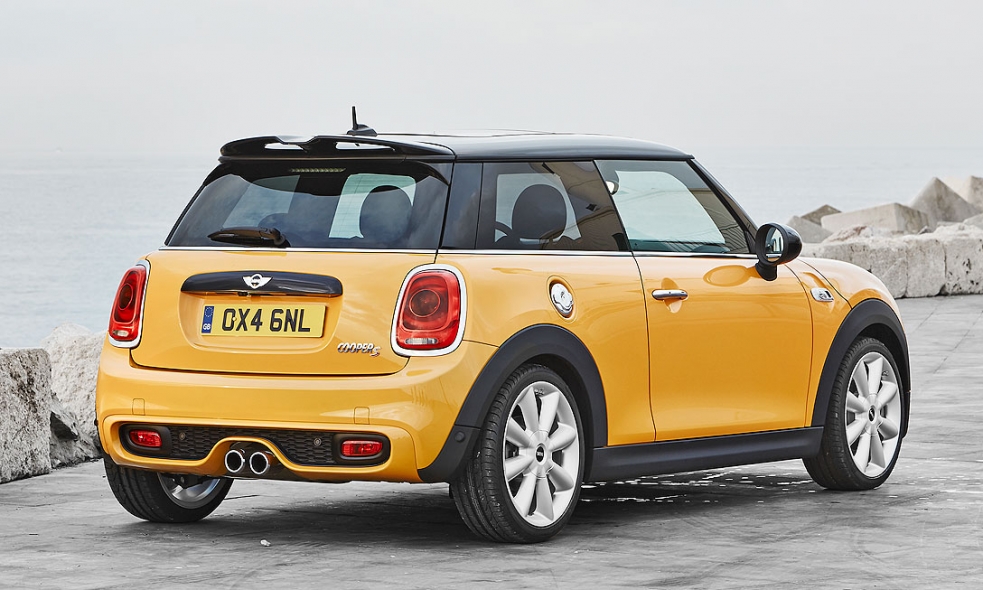 Mini retools Cooper with more room, high-tech gear | Automotive News