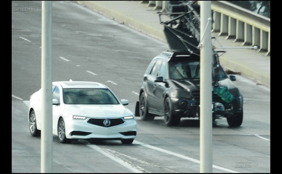 Acura's '18 TLX adopts brand's new grille | Automotive News