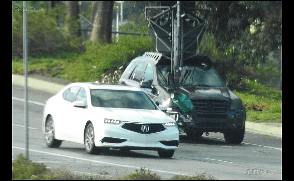 Acura's '18 TLX adopts brand's new grille | Automotive News
