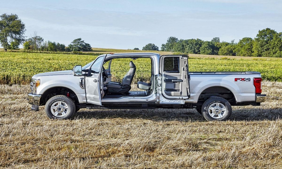 Ford's redesigned Super Duty pickup raises performance ante ...