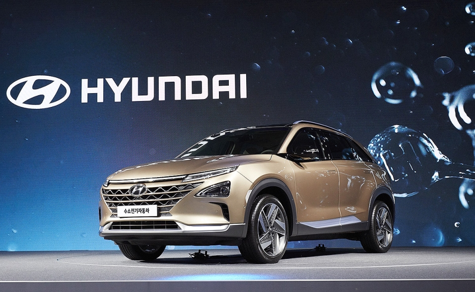 Hyundai plans long-range premium EV in strategic shift | Automotive News