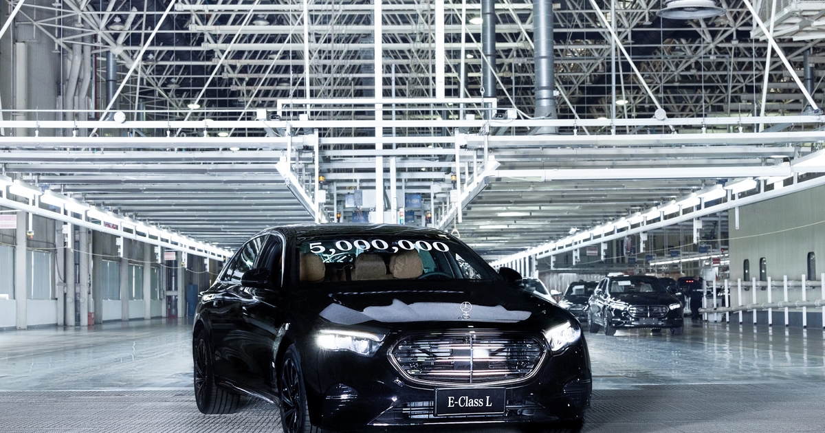 Mercedes-Benz to debut two new models in China | Automotive News