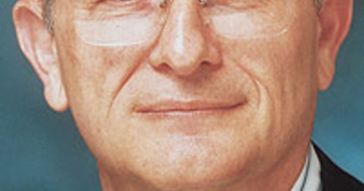 Wayne Booker, former Ford vice chairman, dies | Automotive News