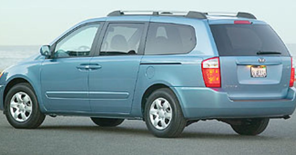 Kia gives Sedona minivan a makeover | Automotive News