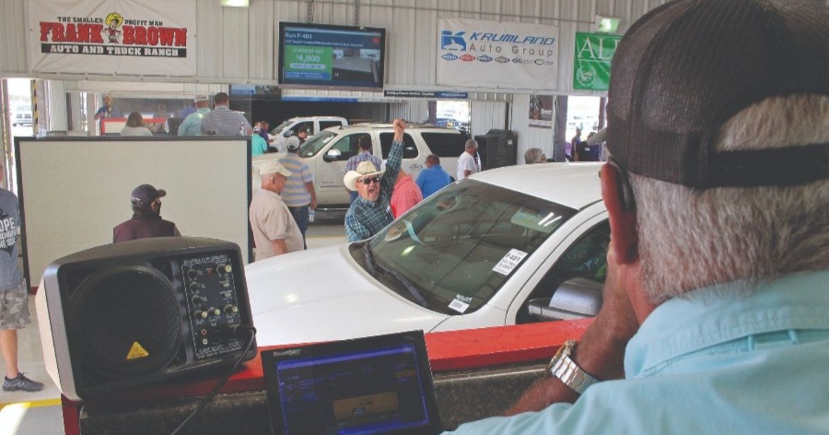 Auction bidders want physical and digital sales | Automotive News