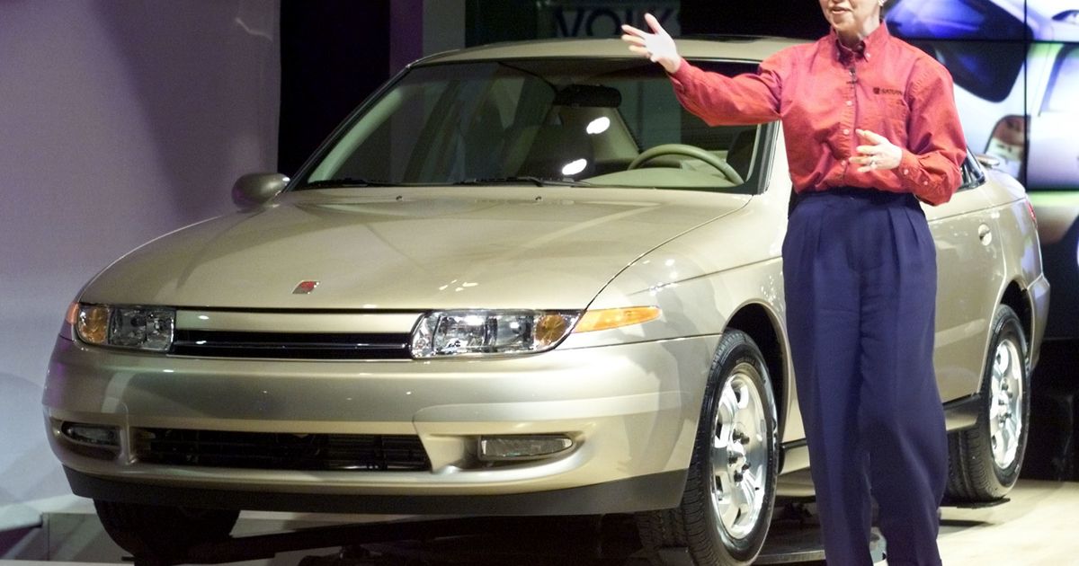 Saturn expands beyond small cars in 1999 with L series | Automotive News