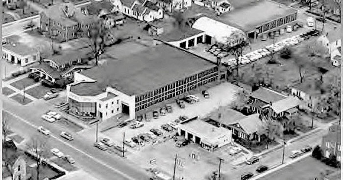 Loft life coming to historic Ford showroom | Automotive News