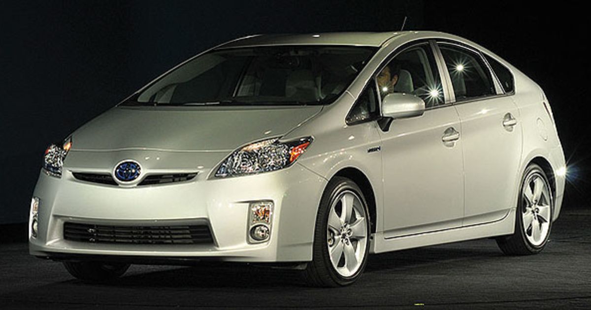 Toyota taking risk by double-teaming Insight with current and new Prius ...