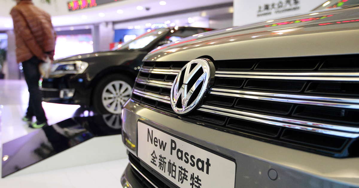 China auto sales fall for first time in more than 2 years | Automotive News