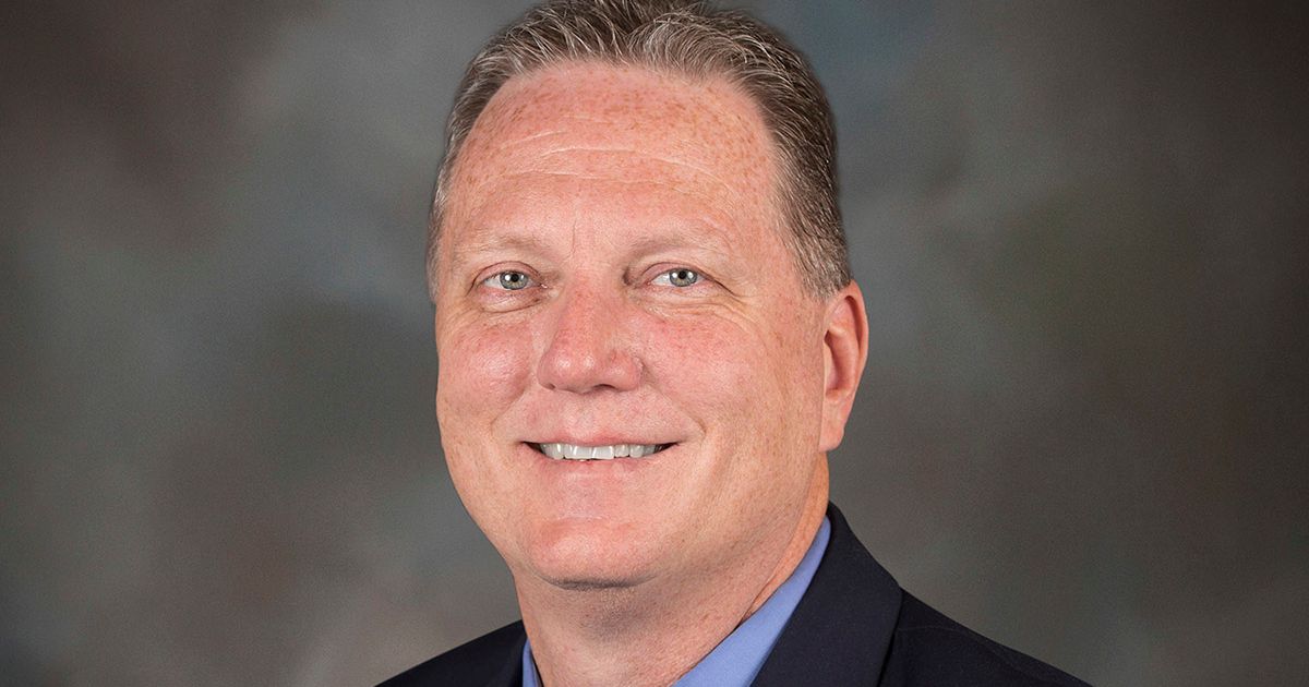 Ford's manufacturing chief among 3 execs to retire | Automotive News