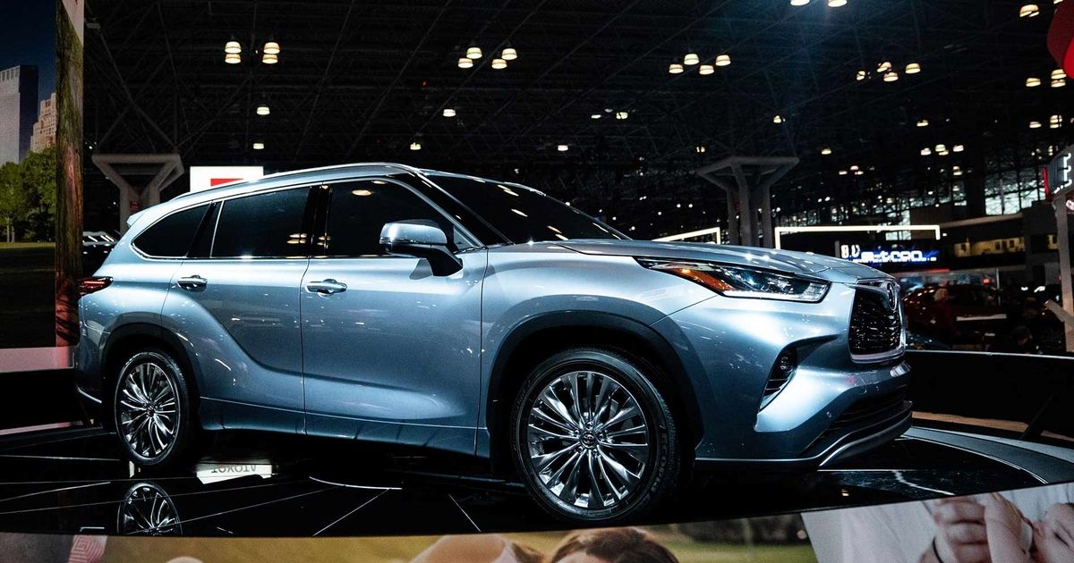 Toyota's redesigned Highlander to start at $35,720 | Automotive News