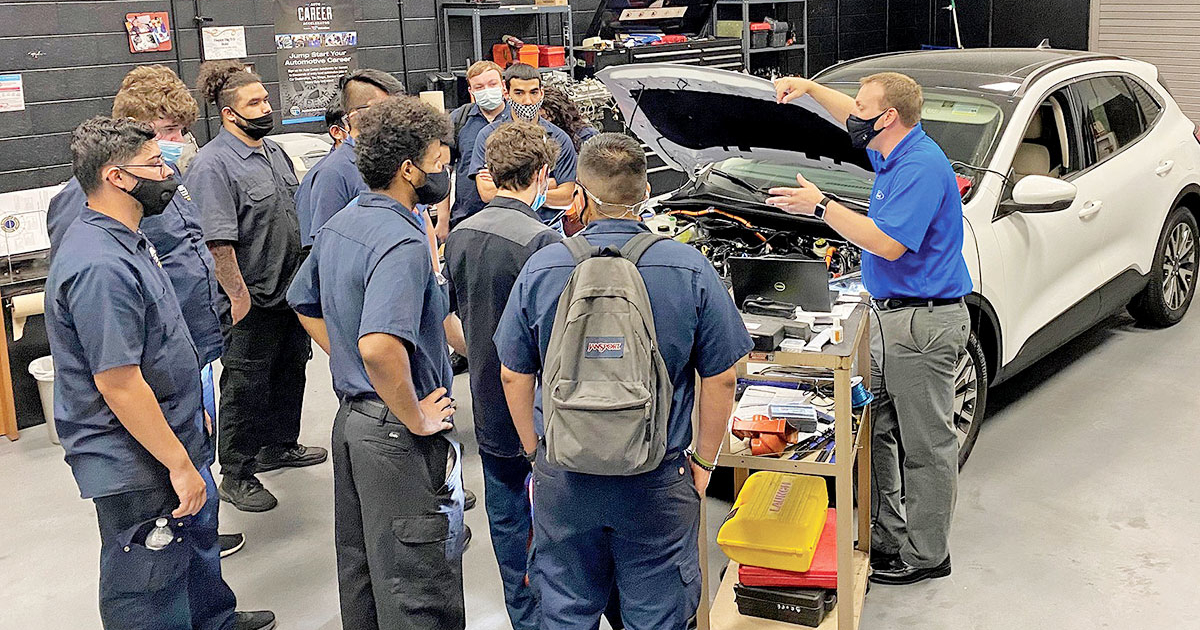 Penske, community college partner on auto technician program ...