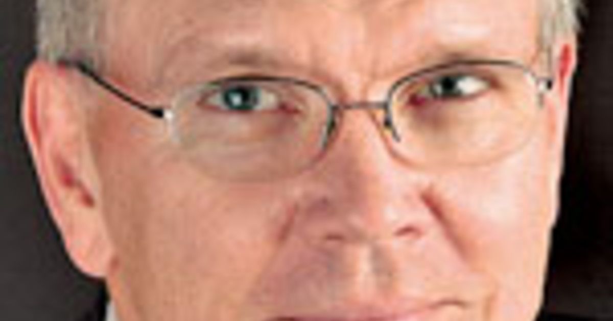 Akerson likes 'the team that's on the field' | Automotive News