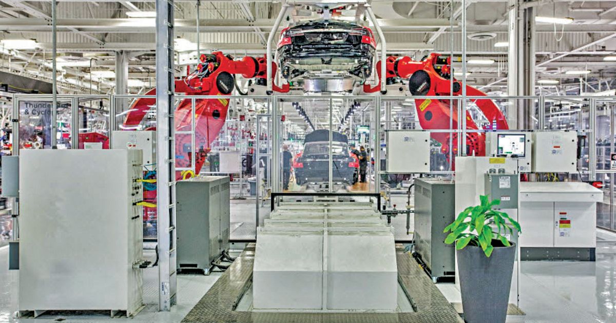 Tesla engineering head Doug Field steps down | Automotive News