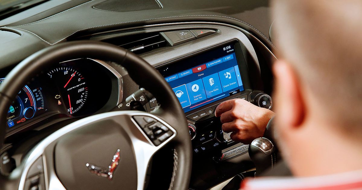 Turning drivers into geeks: Dealers debate need for technology ...