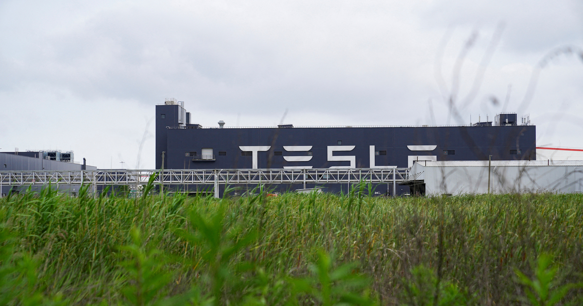 Tesla expansion in Shanghai hits speed bump amid EV glut | Automotive News
