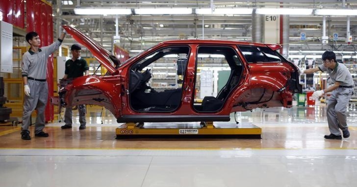 Jaguar Land Rover nursing wounds amid luxury chill | Automotive News