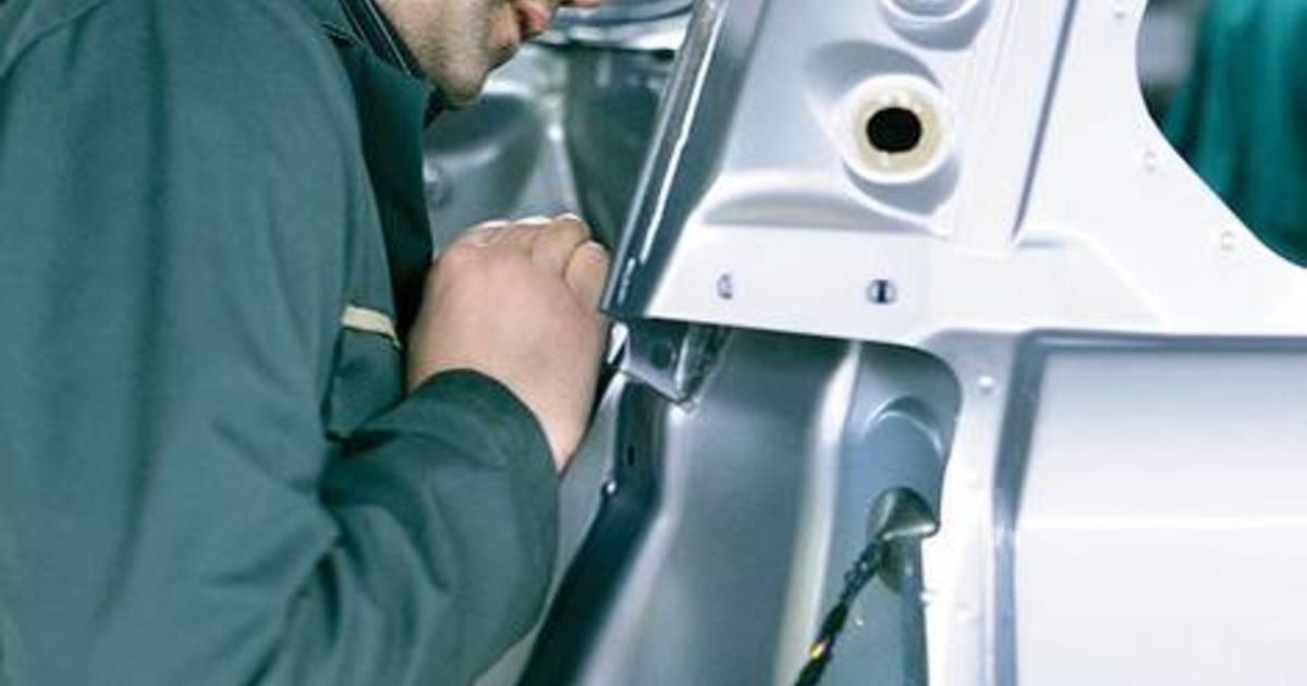 Land Rover streamlines Freelander assembly | Automotive News