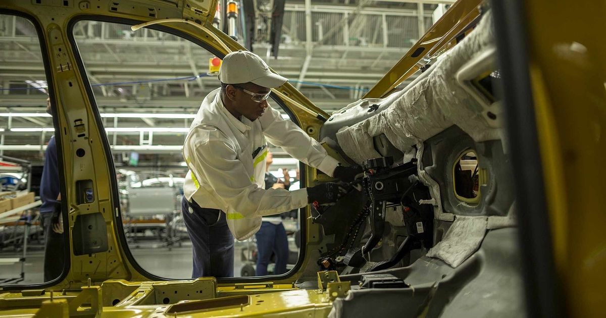 UAW takes another shot at organizing VW plant in Tenn. | Automotive News