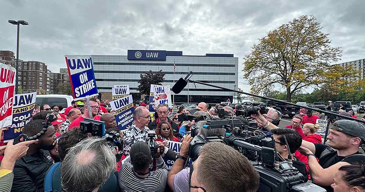 UAW leader poised to take on Tesla, Elon Musk | Automotive News