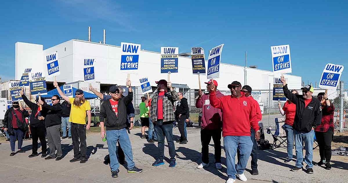 UAW strike: Stellantis pulls out of CES | Automotive News