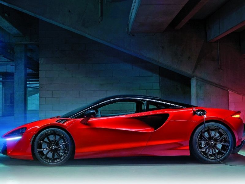 McLaren seeks wider audience with Artura hybrid supercar