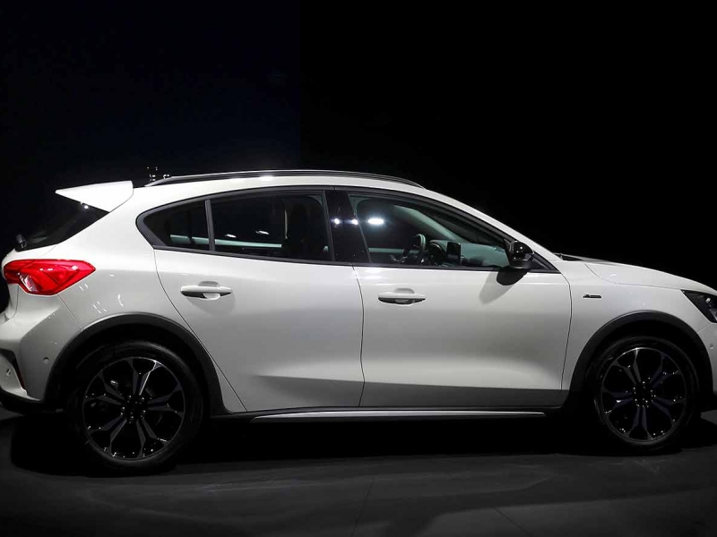 Ford gives Focus sportier design, more high-tech features