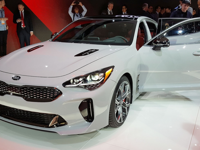 What sets Kia Stinger, Genesis G70 apart?