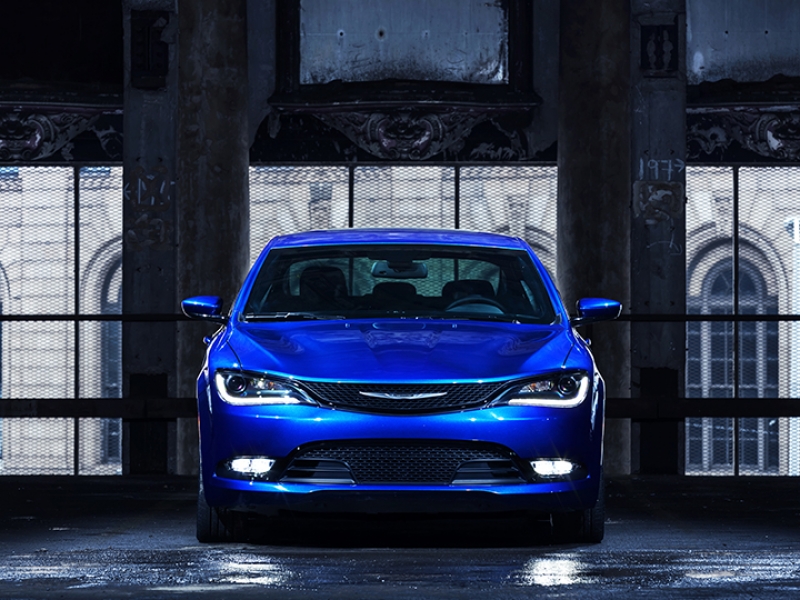 Chrysler 200 introduced at Detroit auto show