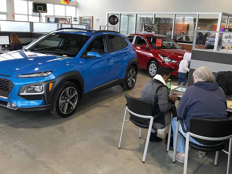 After years of growth, auto loan balance at banks drops | Automotive News