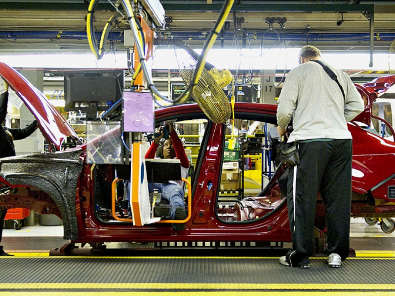 Chrysler rewards hourly workers with early bonus