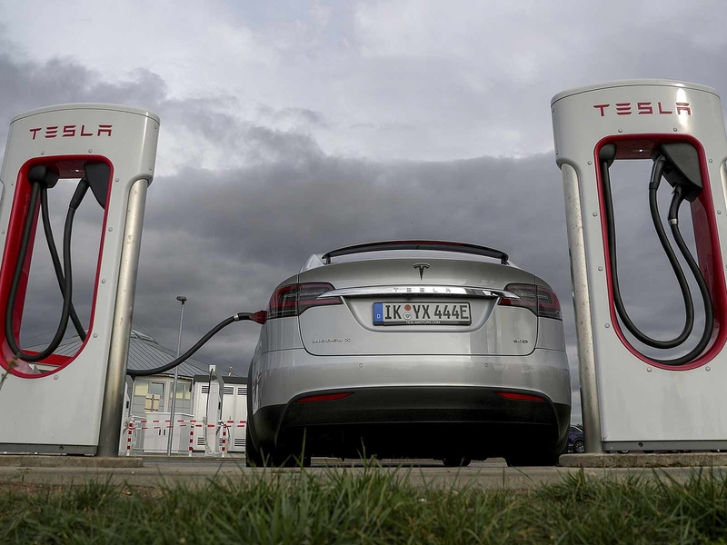 Tesla seeks to raise $2 billion through stock offering