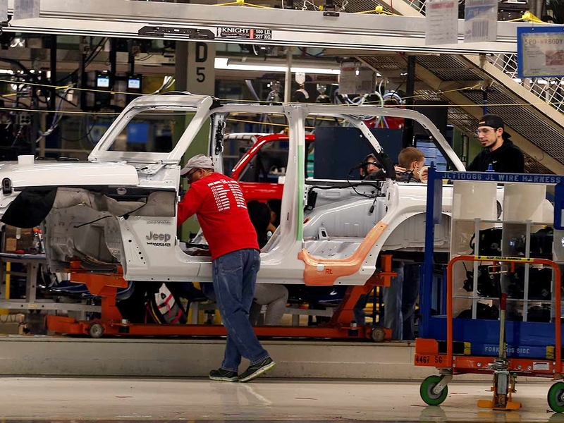 UAW workers ratify FCA labor deal by broad margin