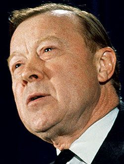 Walter Reuther's estate is restored, back on the market | Automotive News