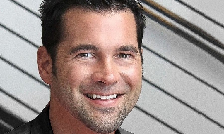 2016-Rising Star-Greg-Howell | Automotive News