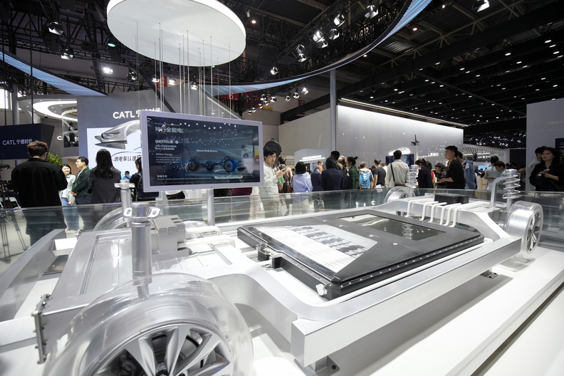 CATL unveils LFP battery with 621-mile range | Automotive News