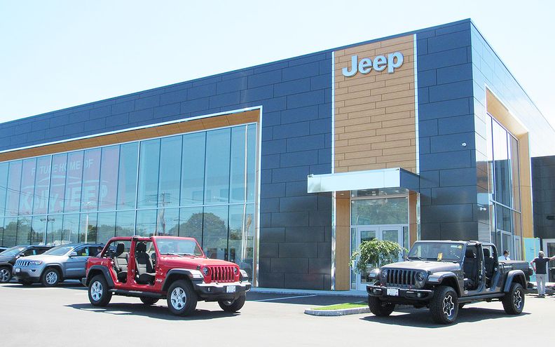 Big Jeep store opens after pandemic changes sales scene | Automotive News