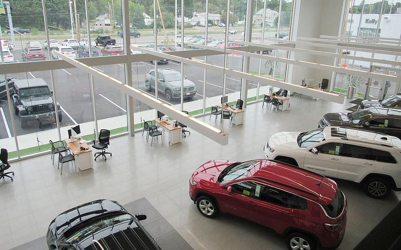Big Jeep store opens after pandemic changes sales scene | Automotive News
