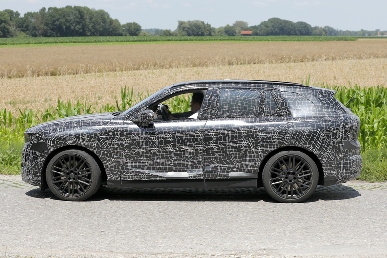 Next-gen BMW X5 hints at Neue Klasse-inspired design | Automotive News
