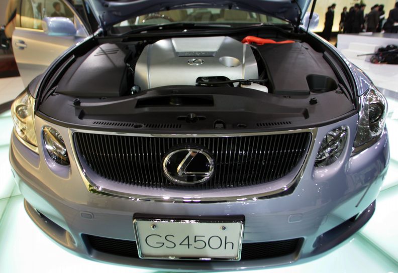 Lexus' first hybrid sedan goes on sale | Automotive News