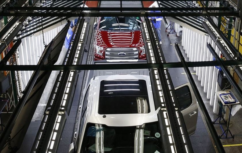 Ford breaks with GM, Toyota on future of talking-car technology ...