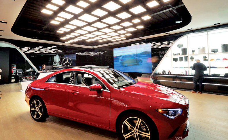 New-look Mercedes-Benz stores leans into digital | Automotive News