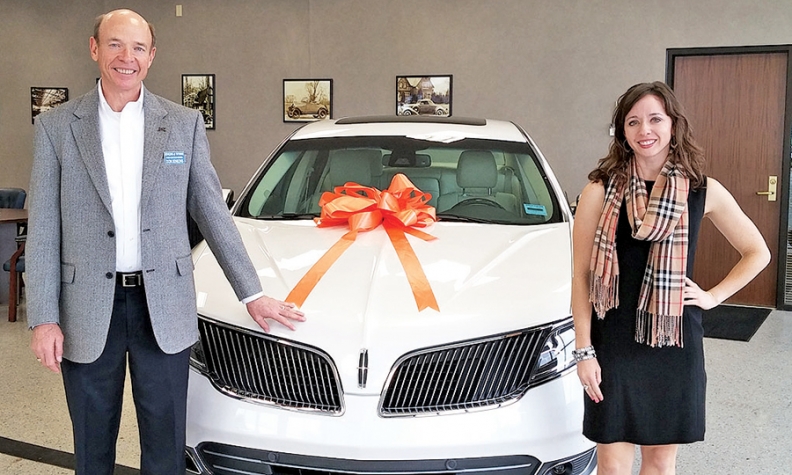 Stores reach out to empower female customers | Automotive News