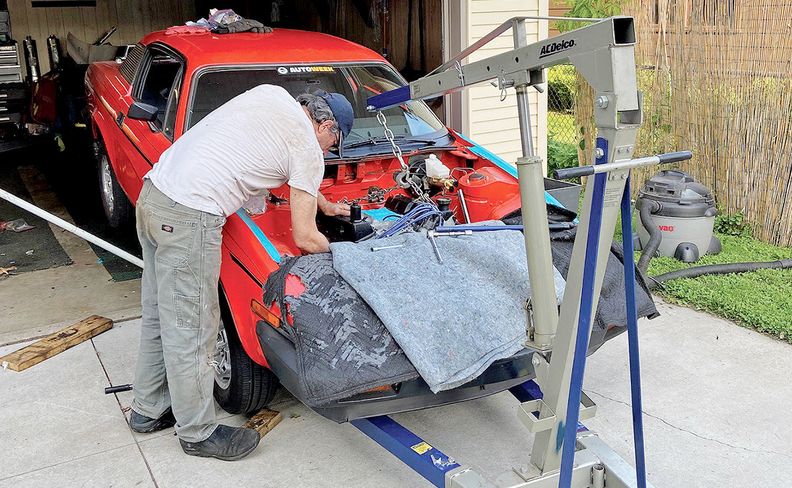 Tool companies work to help older techs avoid injuries | Automotive News