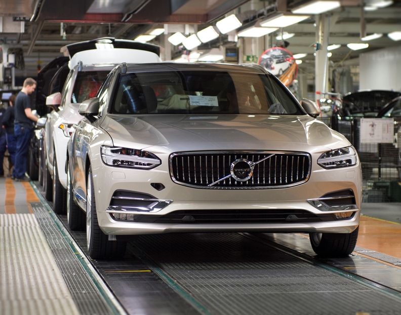 Volvo to stop output at Swedish and U.S. factories | Automotive News