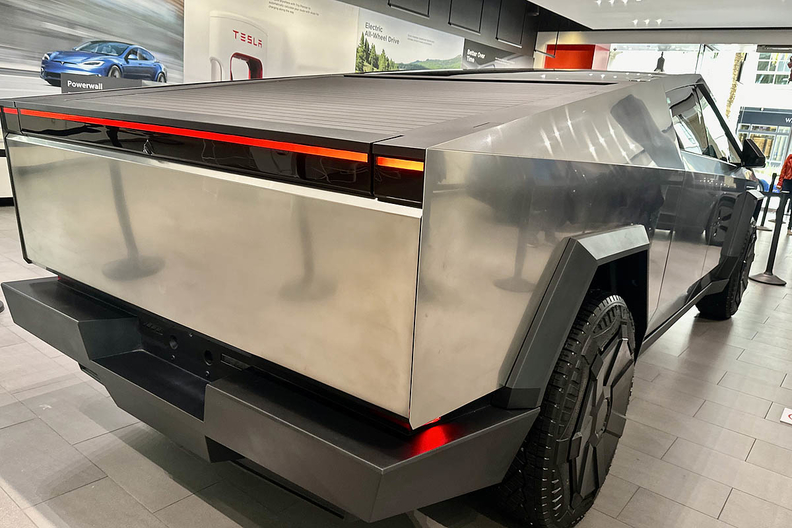 Dealer lists Tesla Cybertruck for $289,999 after auction | Automotive News