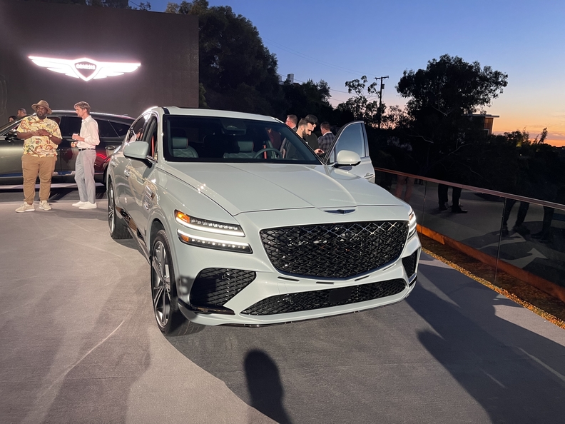 Hyundai, Genesis bring range of crossovers to L.A. | Automotive News