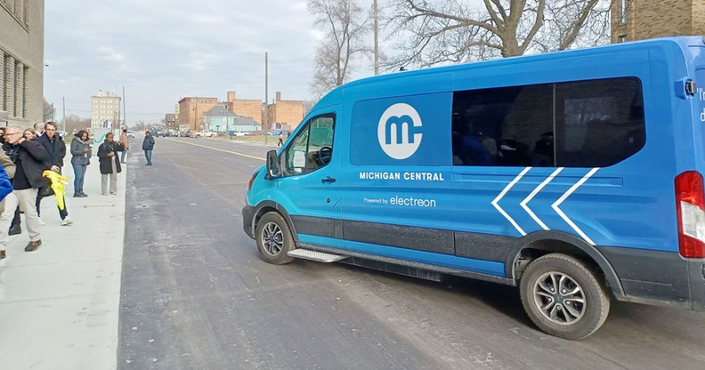 Detroit gets first wireless charging road in U.S. | Automotive News