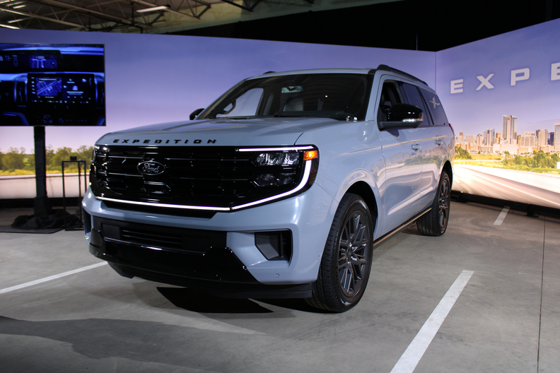 2025 Ford Expedition designed for more off-roading, tailgating ...